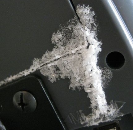 How to Clean Up a Leaking Battery | Broken Secrets